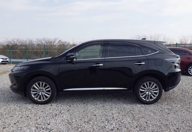 Toyota Harrier – Car District